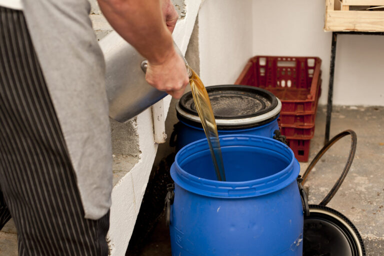 How To Manage Used Cooking Oils In Commercial Kitchens - Cater Oils.
